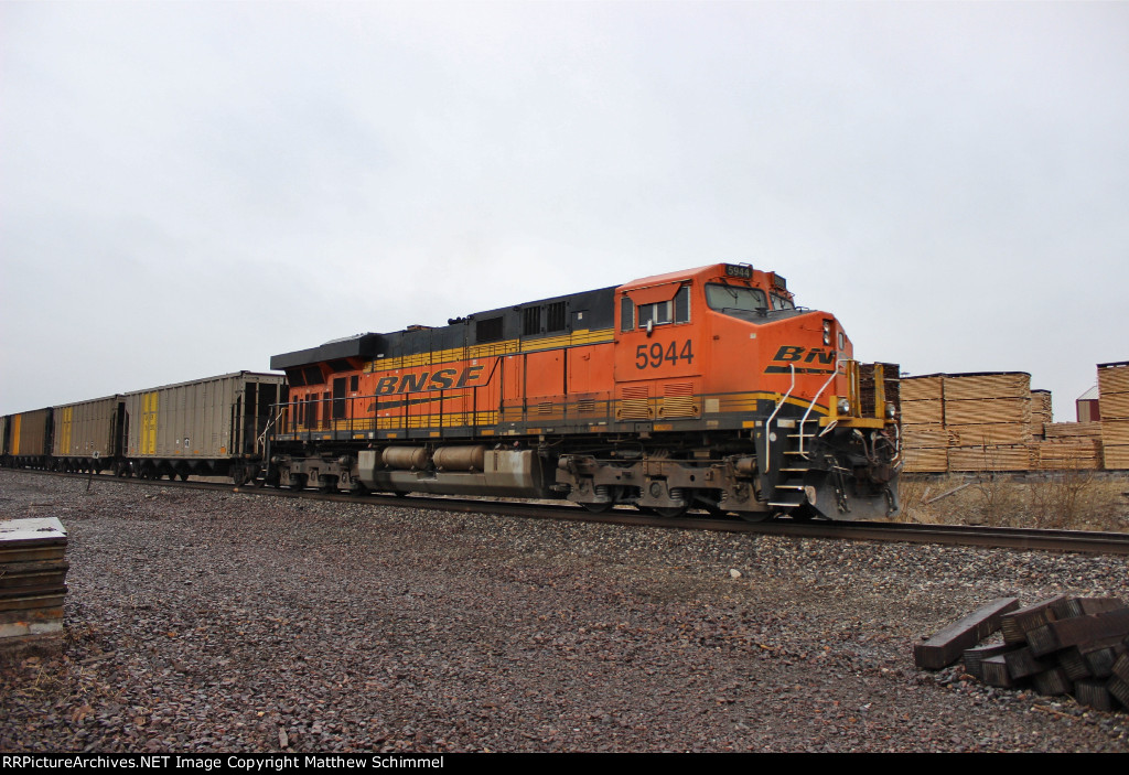 BNSF 5944 - DPU